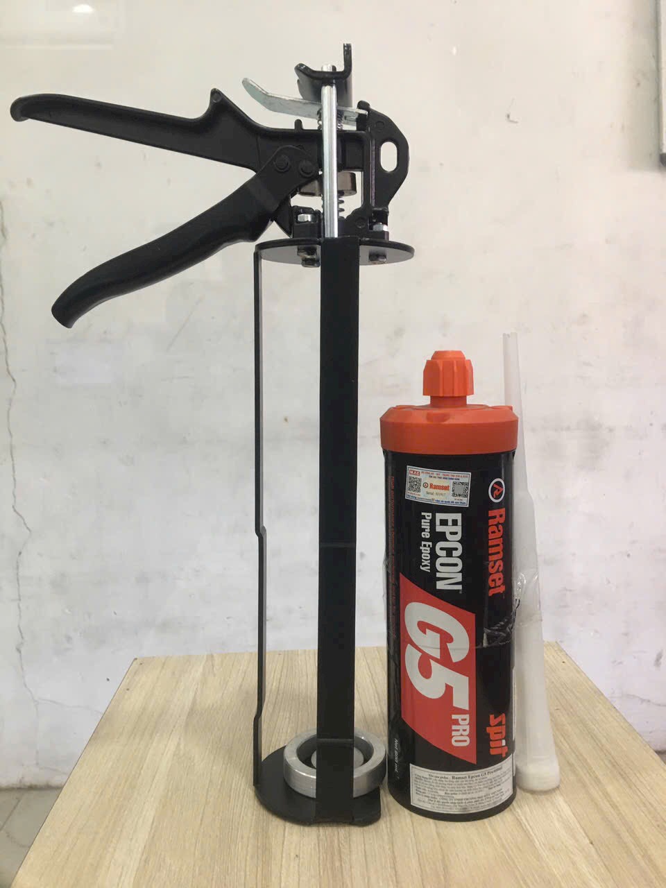 Súng bắn keo Ramset Epcon G5 Pro bằng tay là dụng cụ chuyên dụng dùng ...
